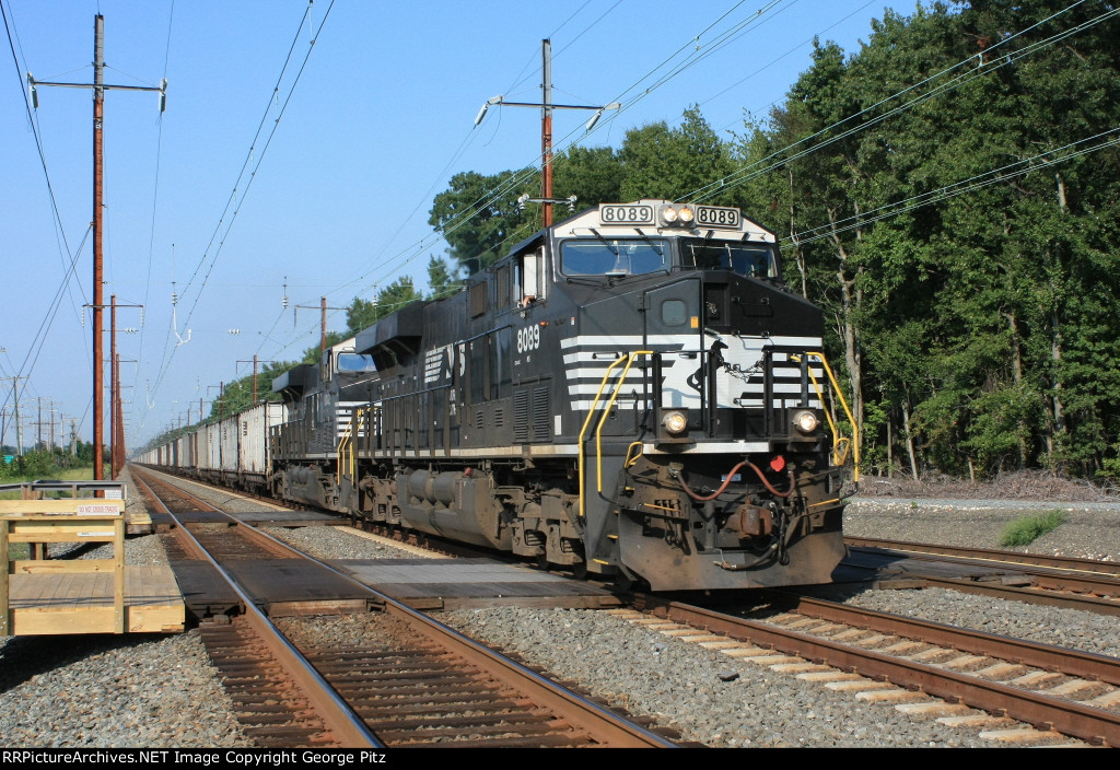 NS 8089 and train 633